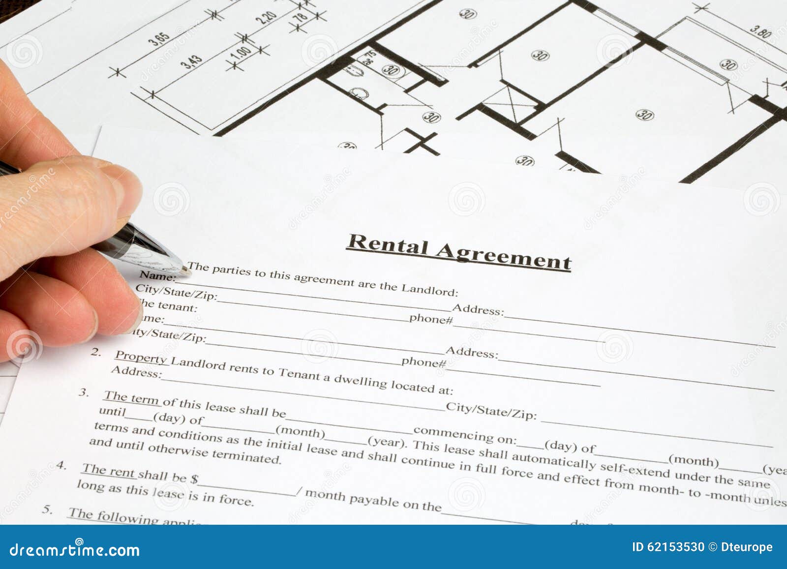 Formular Del Papel De Contrato De Alquiler Con Plan De Piso Foto de ...
