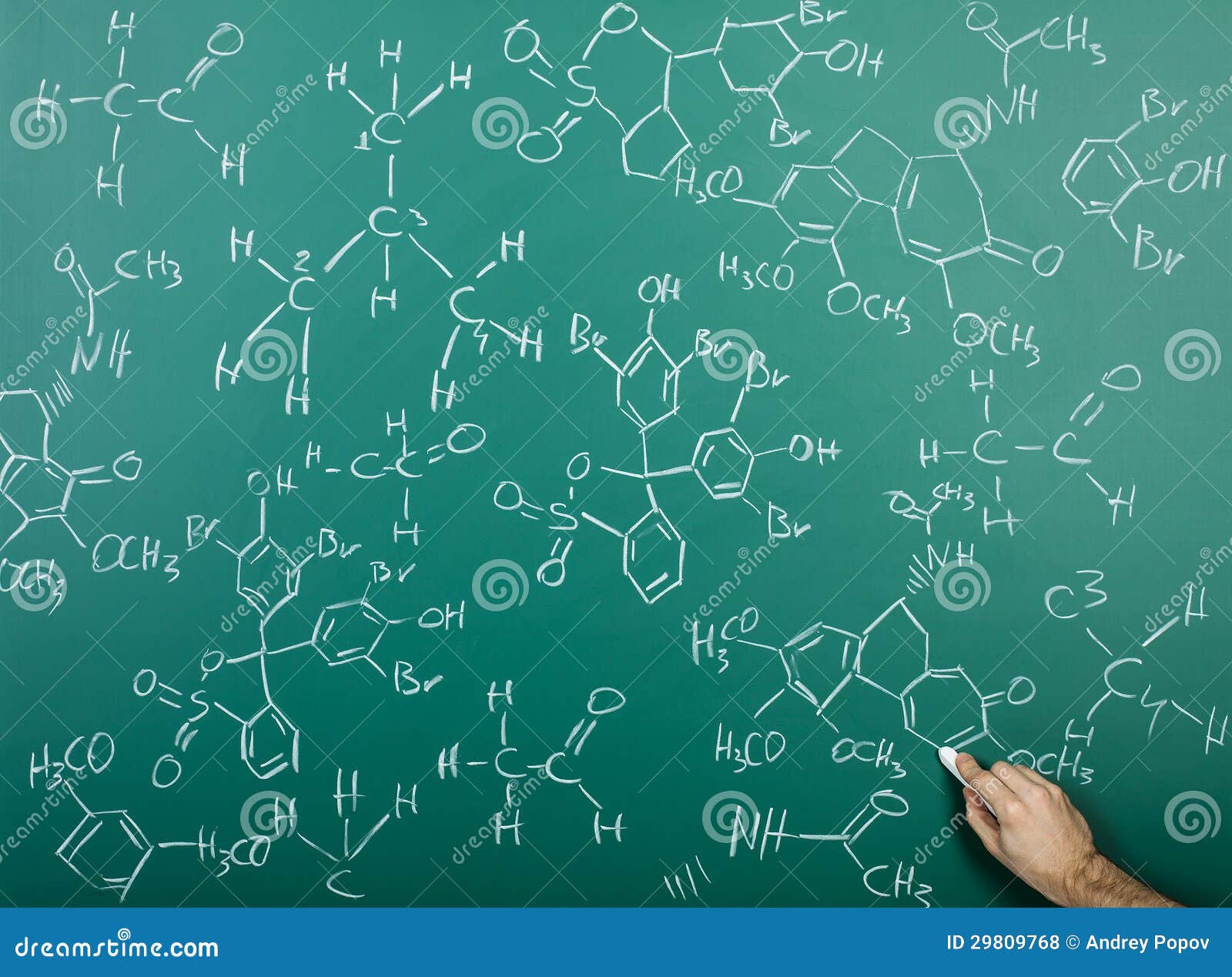 Formules Chimiques Organiques Sur Le Tableau Photo stock - Image du ...