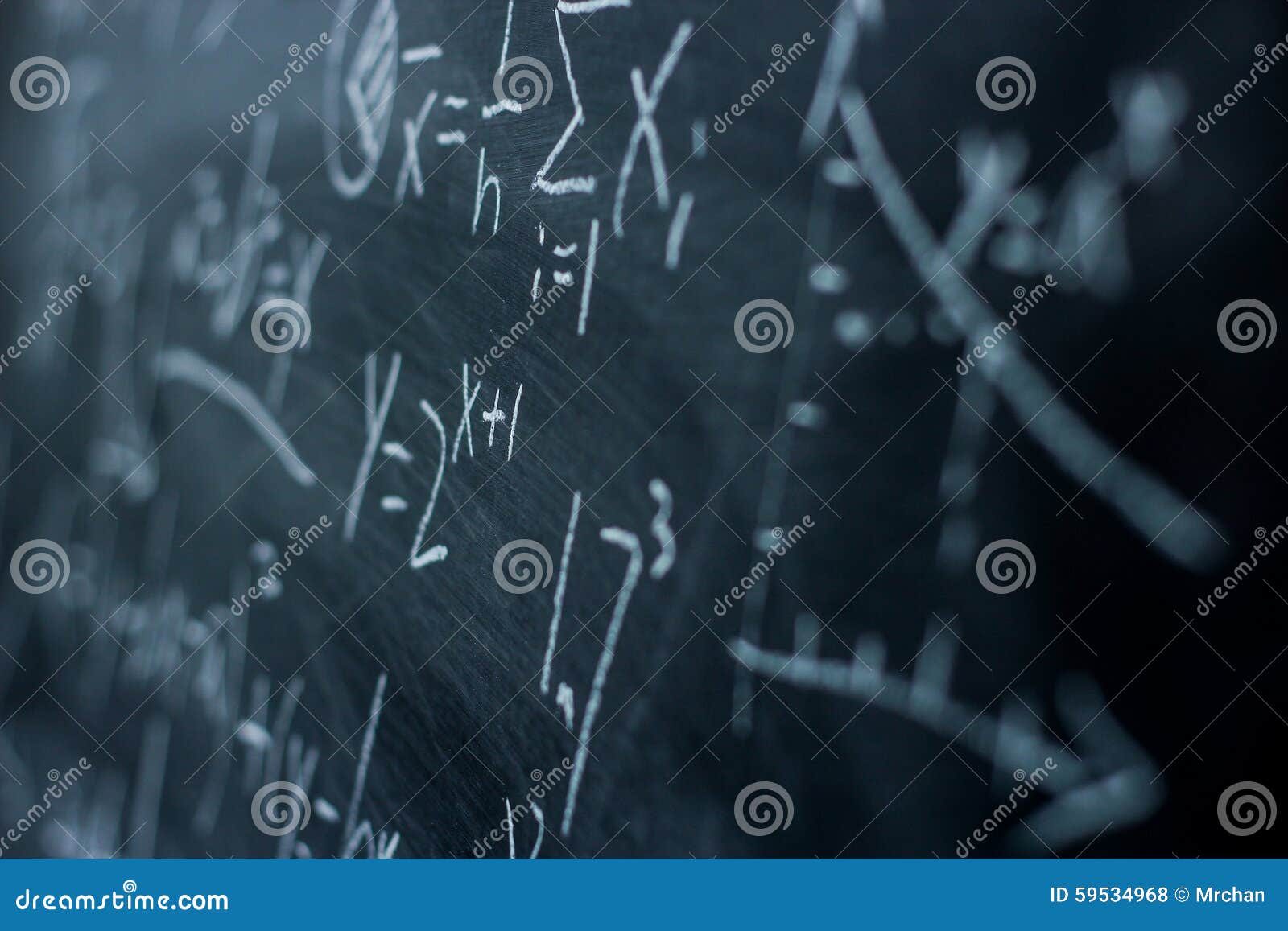 Formules De Maths Sur Le Fond De Tableau Photo stock - Image du science ...
