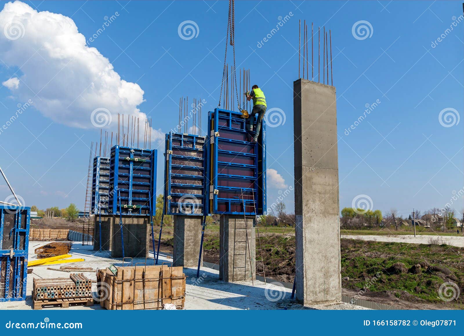 Formwork of Concrete Structure Columns Stock Photo - Image of deck ...