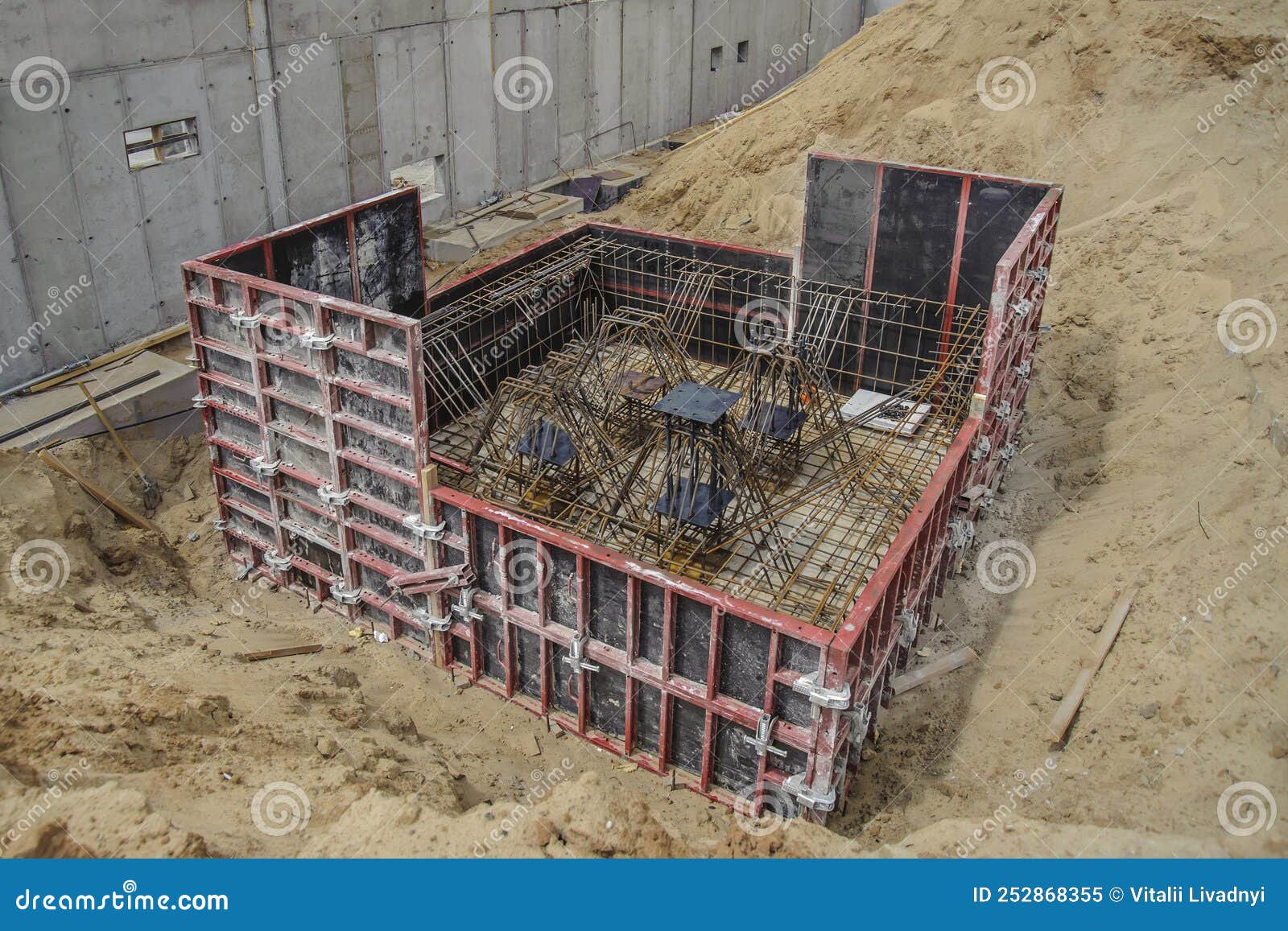 Construction Of A Monolithic Concrete Building. Modern Monolithic ...
