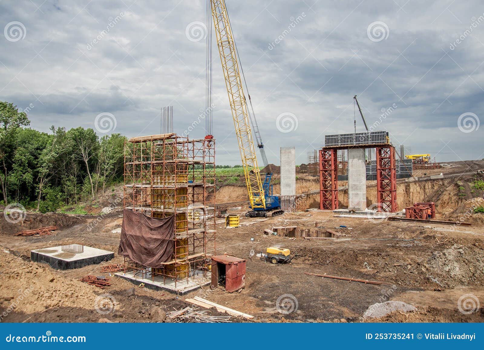 Formwork panels and crane stock image. Image of industry - 253735241
