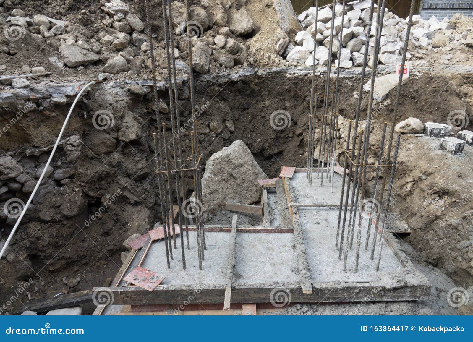 Formwork Solutions For Reinforced Framed Superstructure. Construction ...