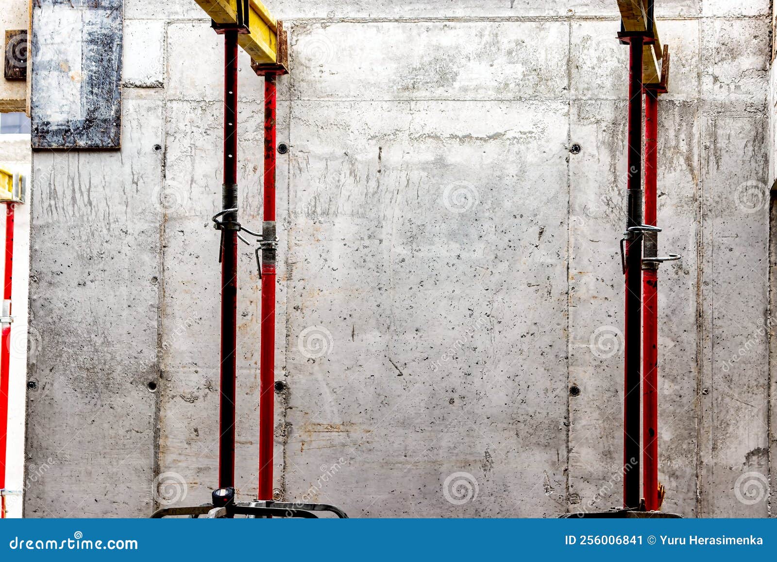 Formwork Supports the Second Floor of a Monolithic Building ...