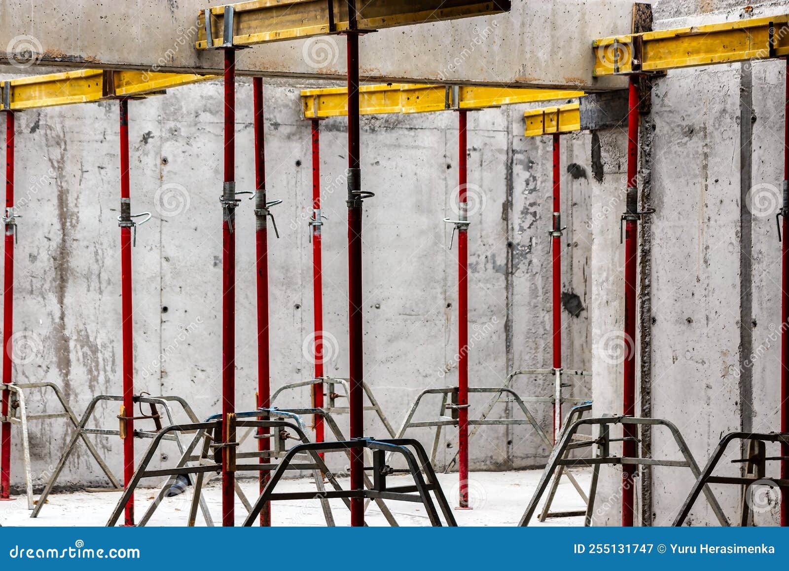 Formwork Supports the Second Floor of a Monolithic Building ...