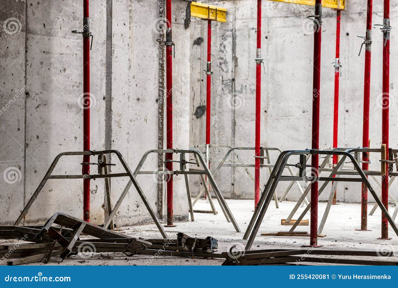 Formwork Supports the Second Floor of a Monolithic Building ...