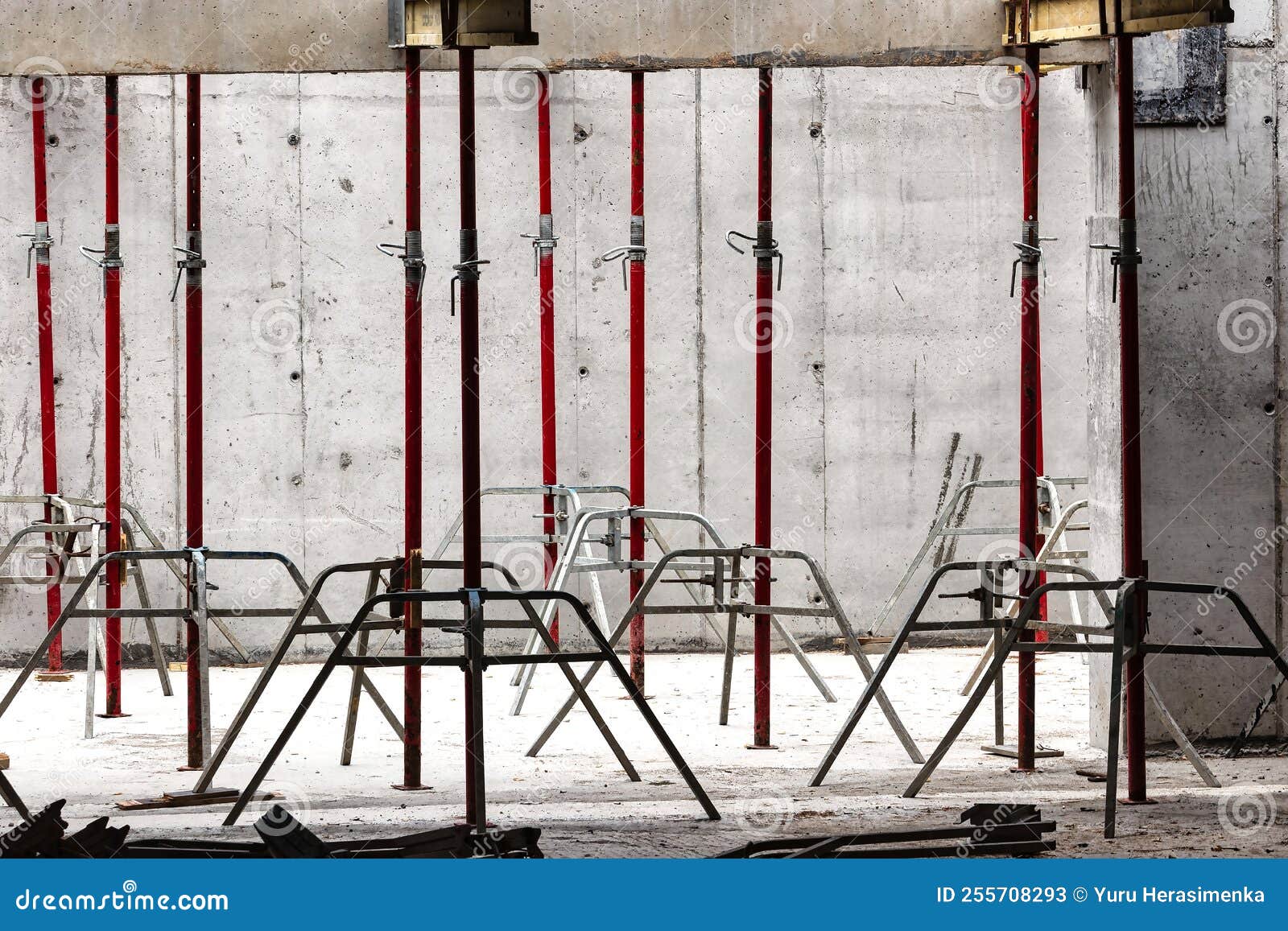 Formwork Supports the Second Floor of a Monolithic Building ...