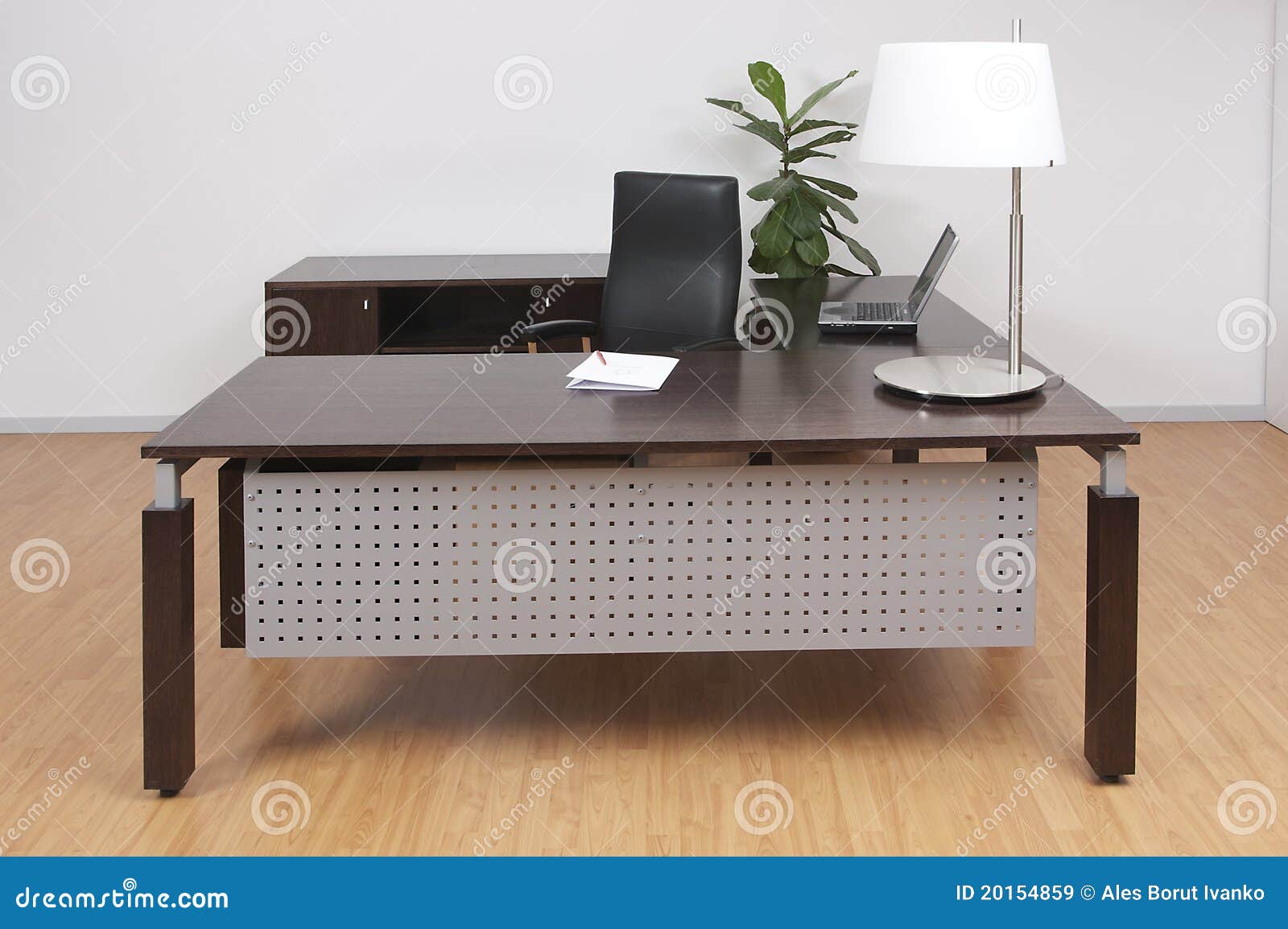 Forniture Di Ufficio Moderne Immagine Stock - Immagine di matita, nero ...