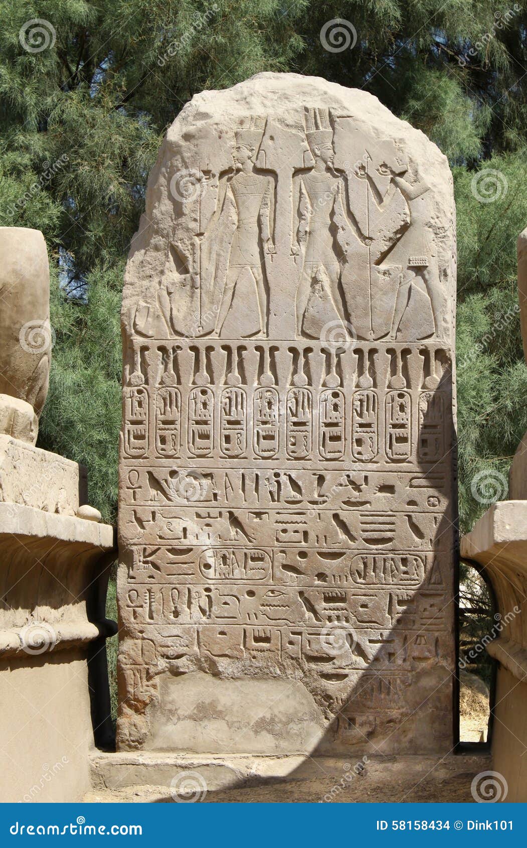 Forntida Egypten Sten Med Bilder Och Hieroglyfer Arkivfoto - Bild av ...