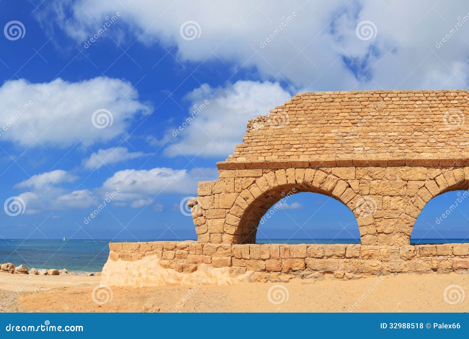 Forntida romersk akvedukt arkivfoto. Bild av konstruktion - 32988518