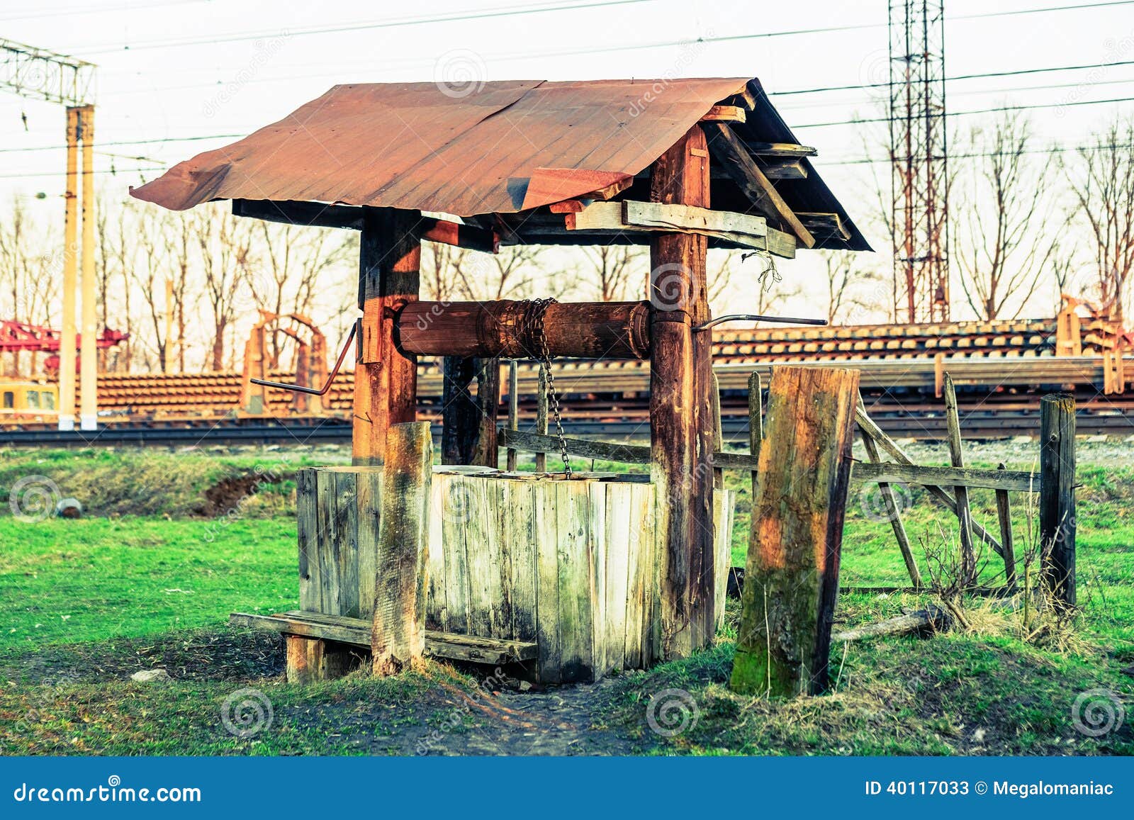 Forntida vattenbrunn fotografering för bildbyråer. Bild av medf8ort ...