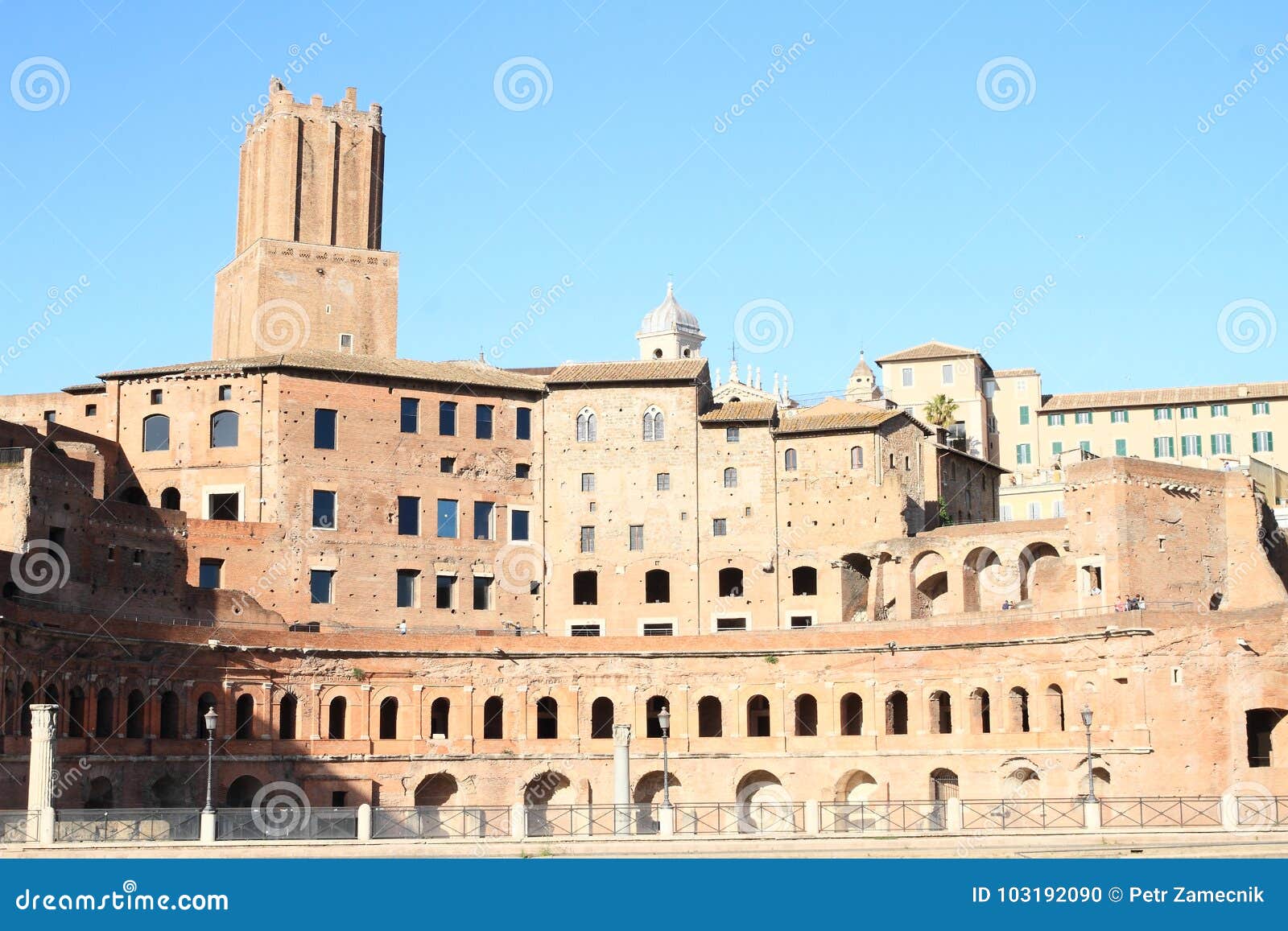 Foro Traiano stockfoto. Bild von himmel, italien, draussen - 103192090