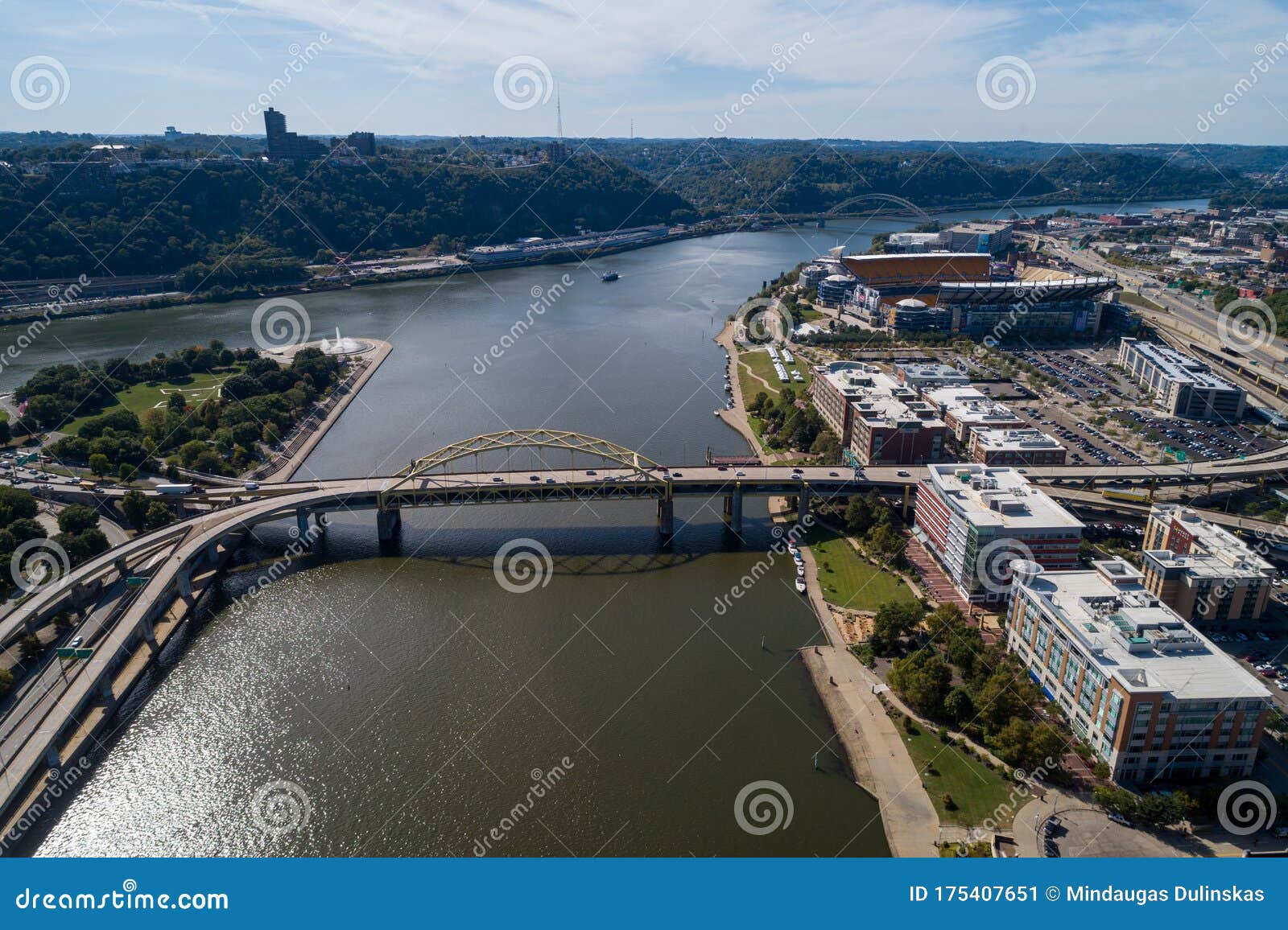 Fort Duquesne Bridge and Pittsburgh Cityscape in Background Stock Image ...
