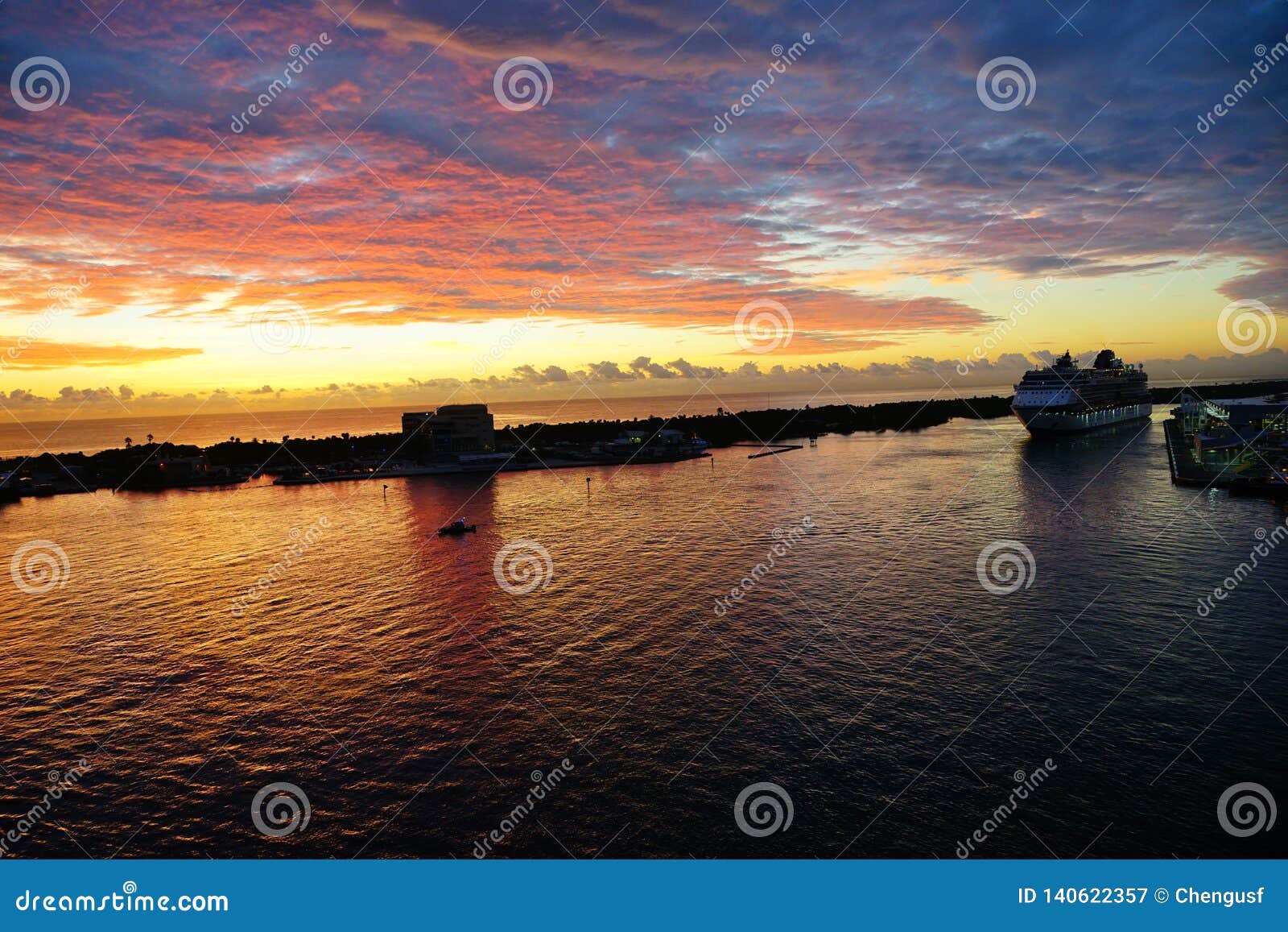 Fort Lauderdale port editorial photography. Image of building - 140622357