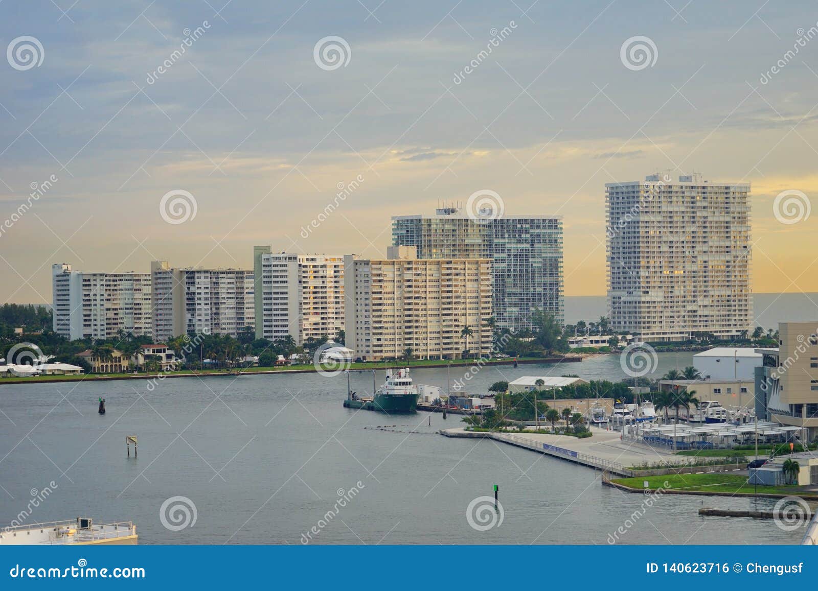 Fort Lauderdale port editorial photo. Image of fall - 140623716