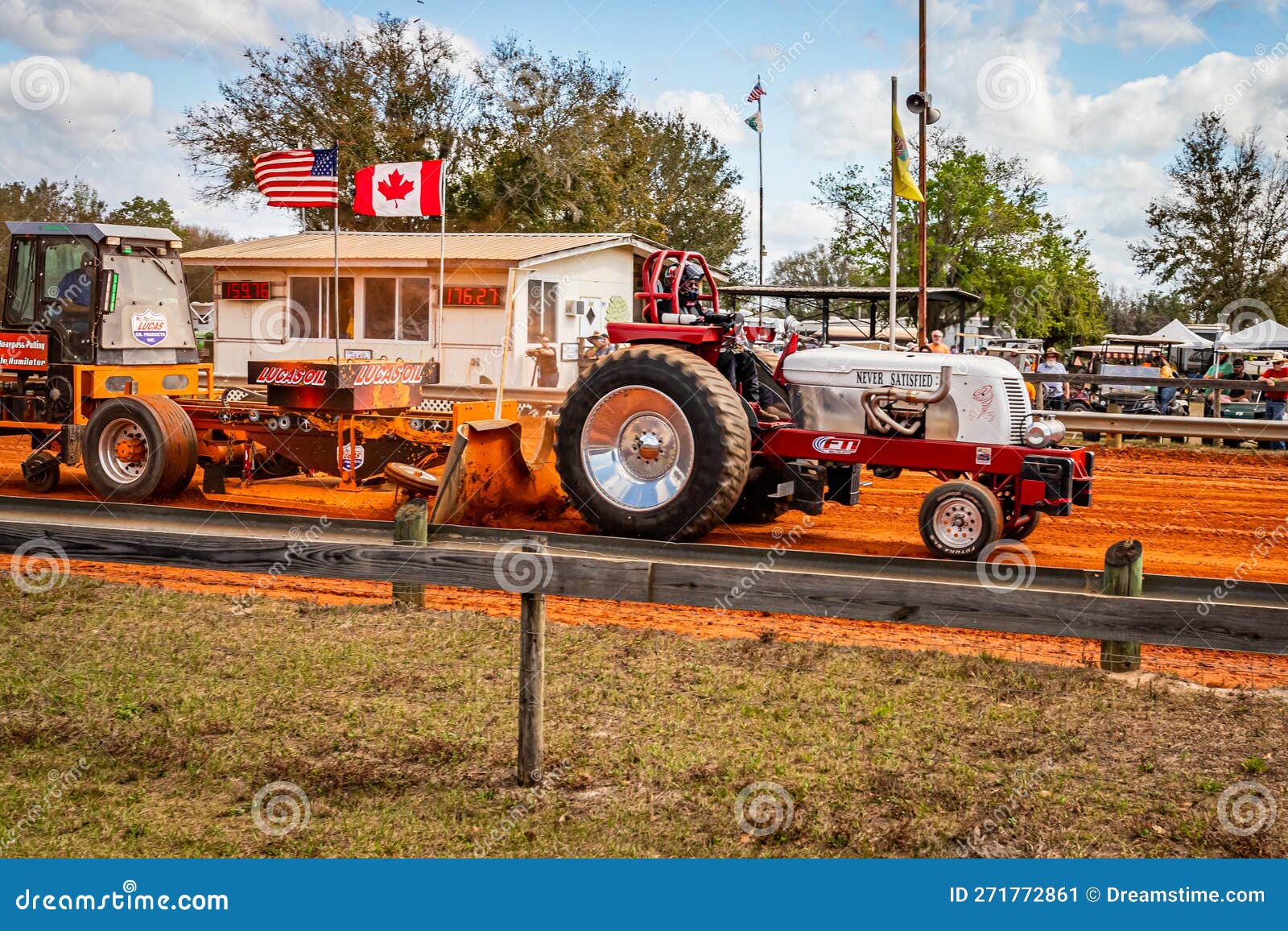 Cockshutt 40 Tractor Puller Editorial Photo - Image of industry ...