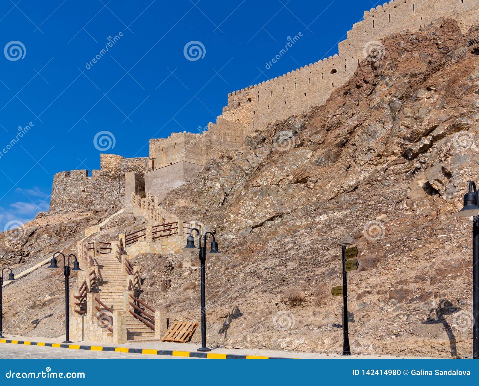 Fort Muttrah in Muscat, the Capital of Oman Stock Photo - Image of ...