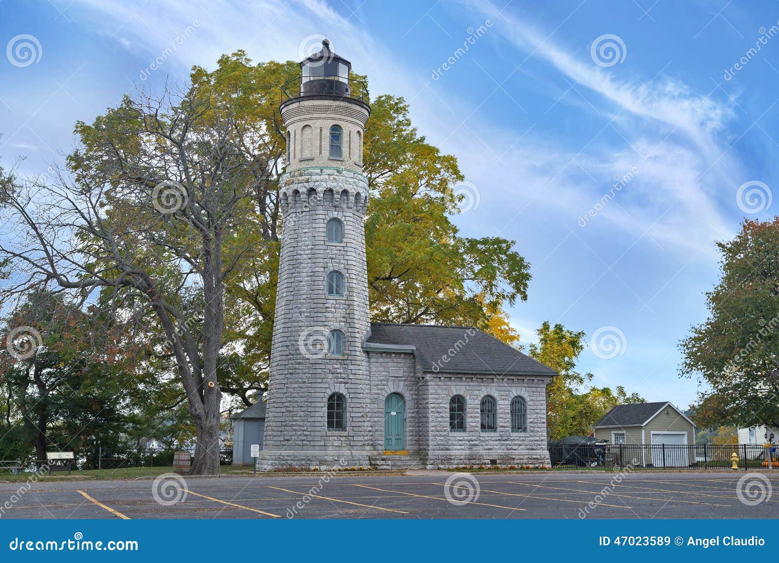 Fort Niagara Lighthouse stock image. Image of river, niagara - 47023589