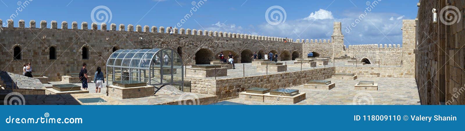 Fortaleza interior imagen editorial. Imagen de recorrido - 118009110