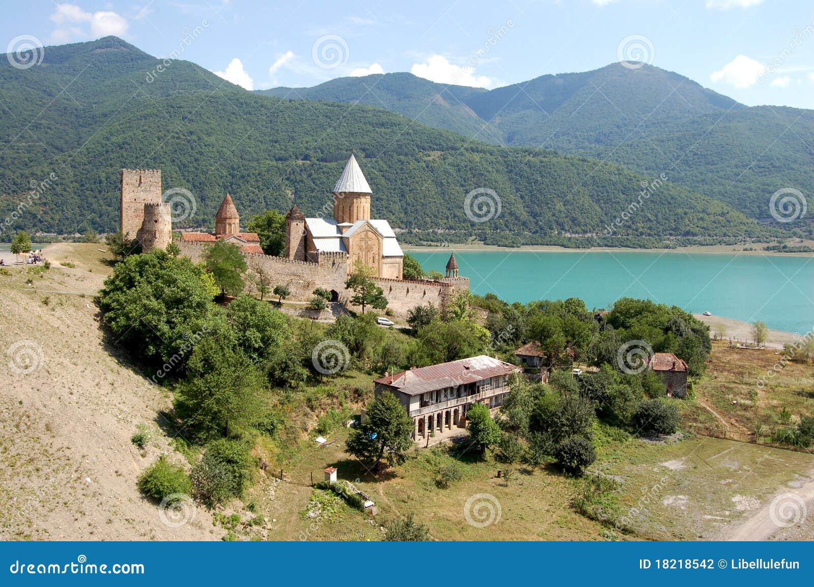 Fortezza di Ananuri fotografia stock. Immagine di chiesa - 18218542