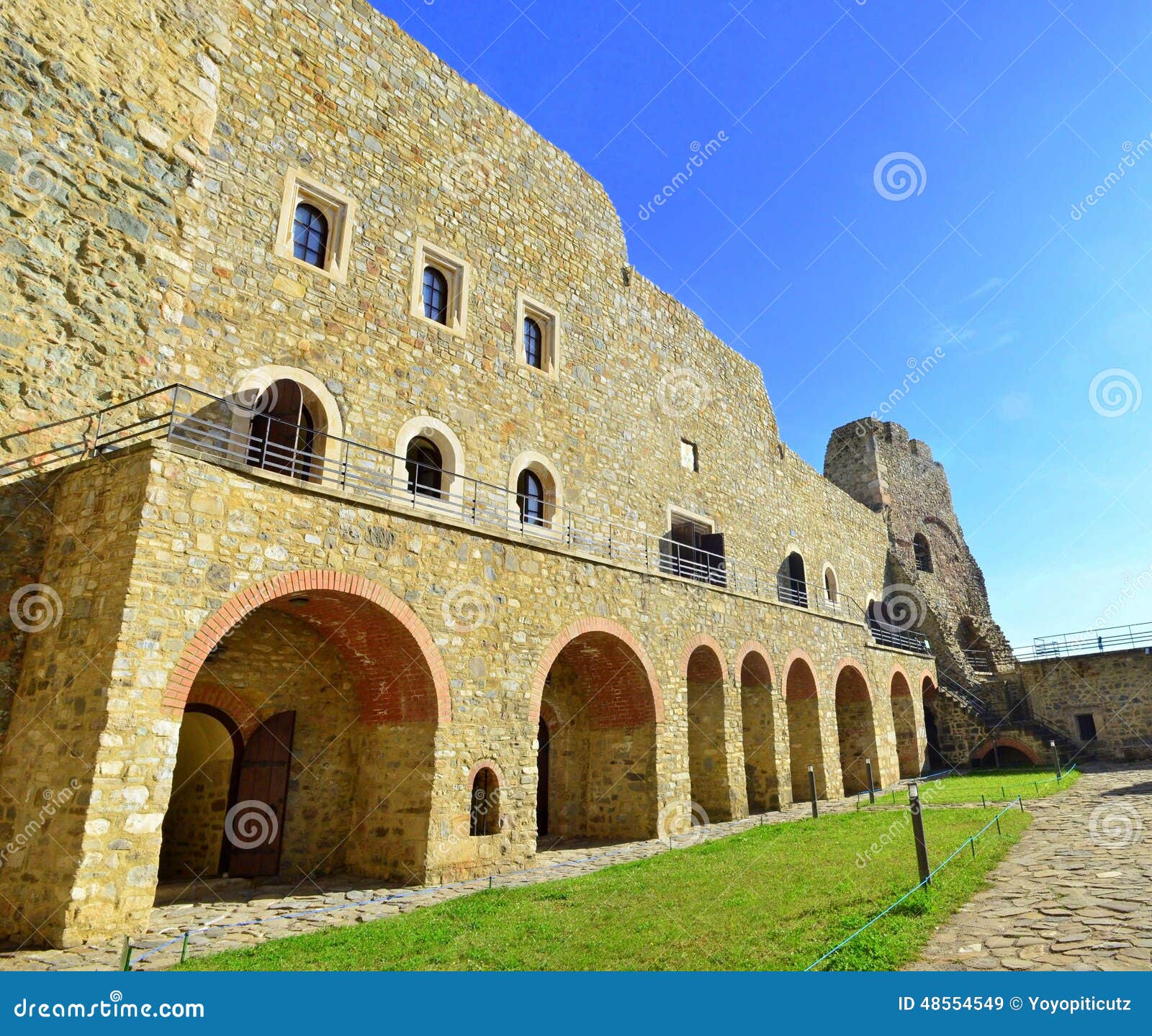 Fortezza Di Neamt - Romania Immagine Stock - Immagine di favola, corsia ...