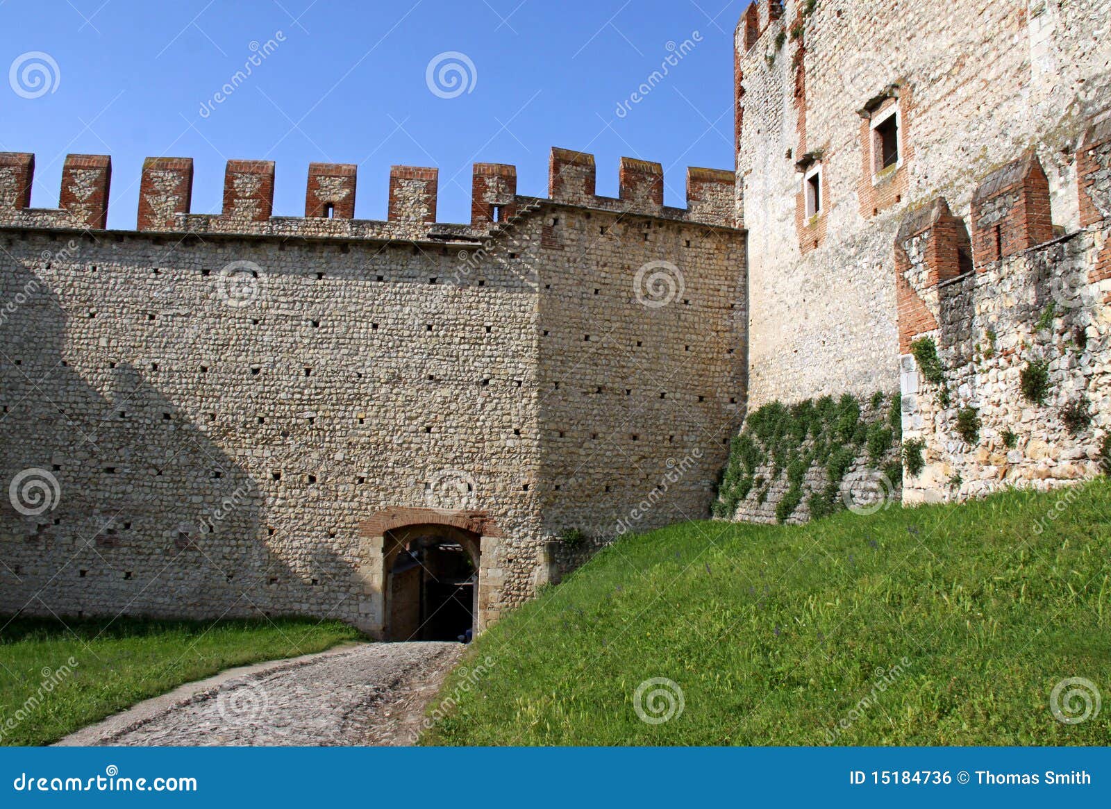 The Fortified Walls of an Italian Castle Editorial Photo - Image of ...