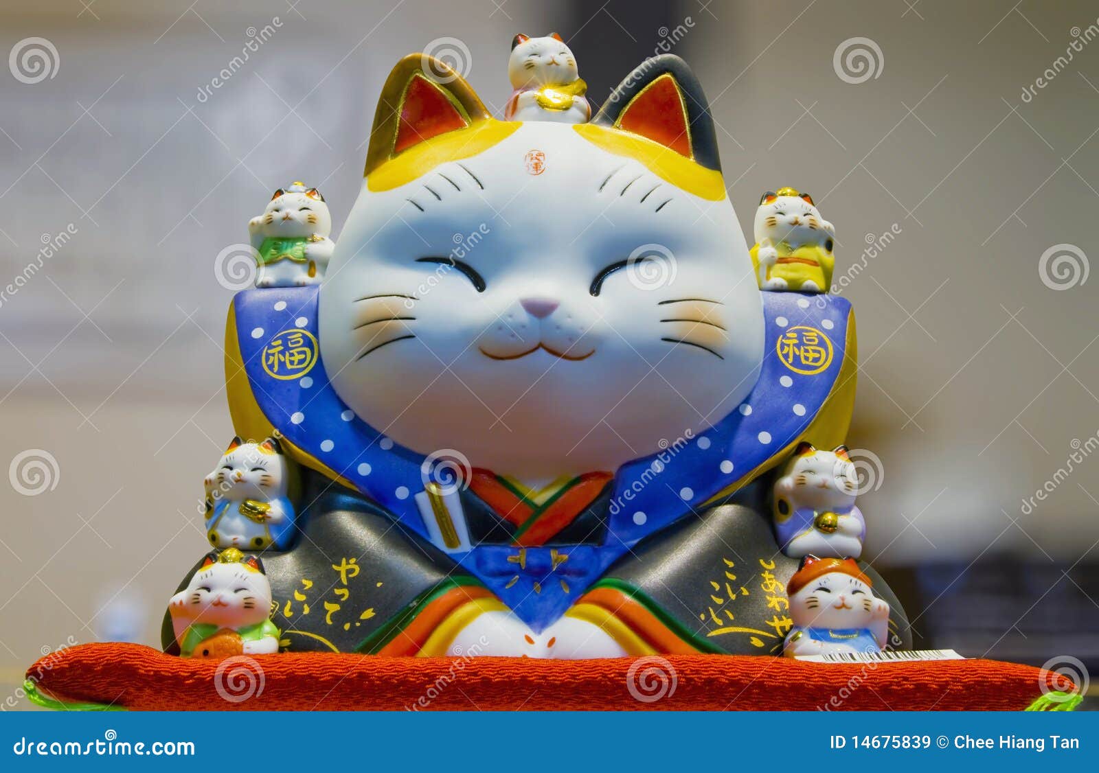 Fortune cat stock image. Image of eight, japen, fortune - 14675839