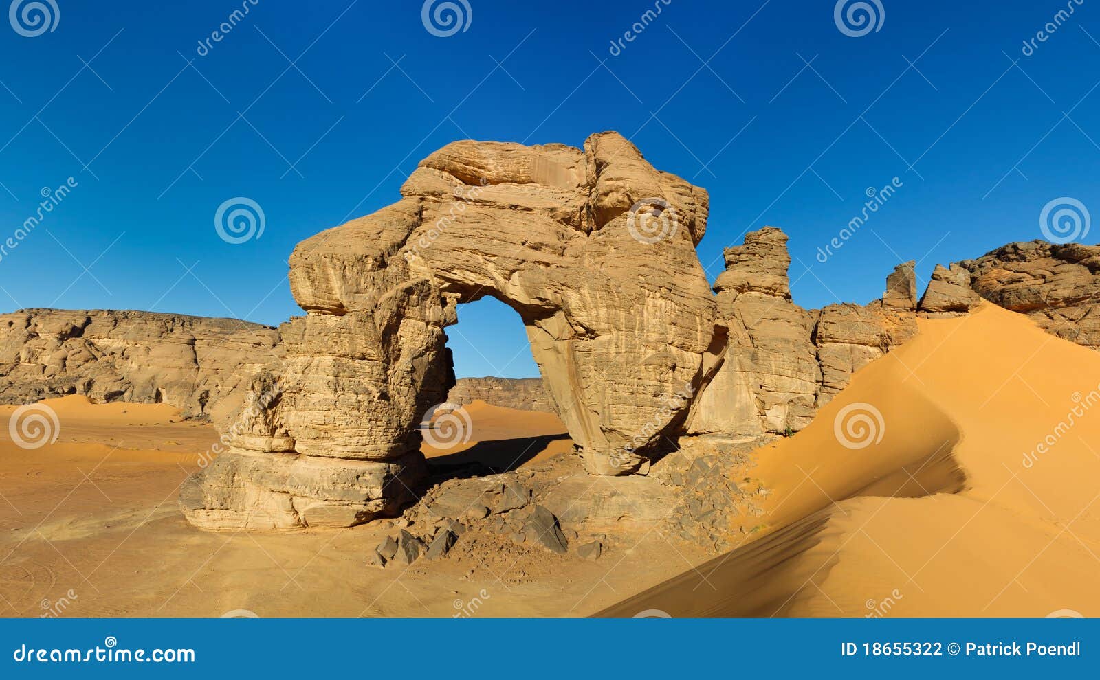 Forzhaga Arch - Natural Rock Arch - Akakus, Libya Stock Photo - Image ...