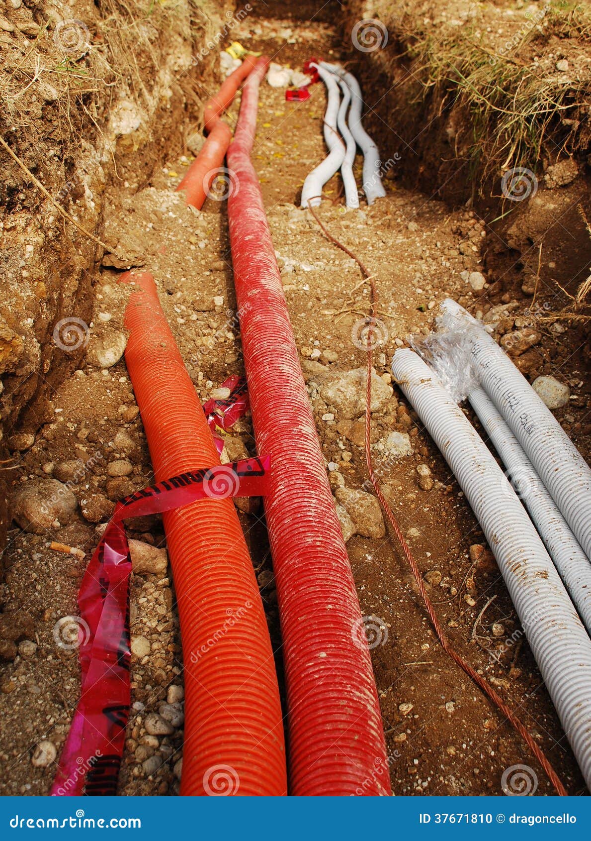 Foso de las utilidades foto de archivo. Imagen de foso - 37671810