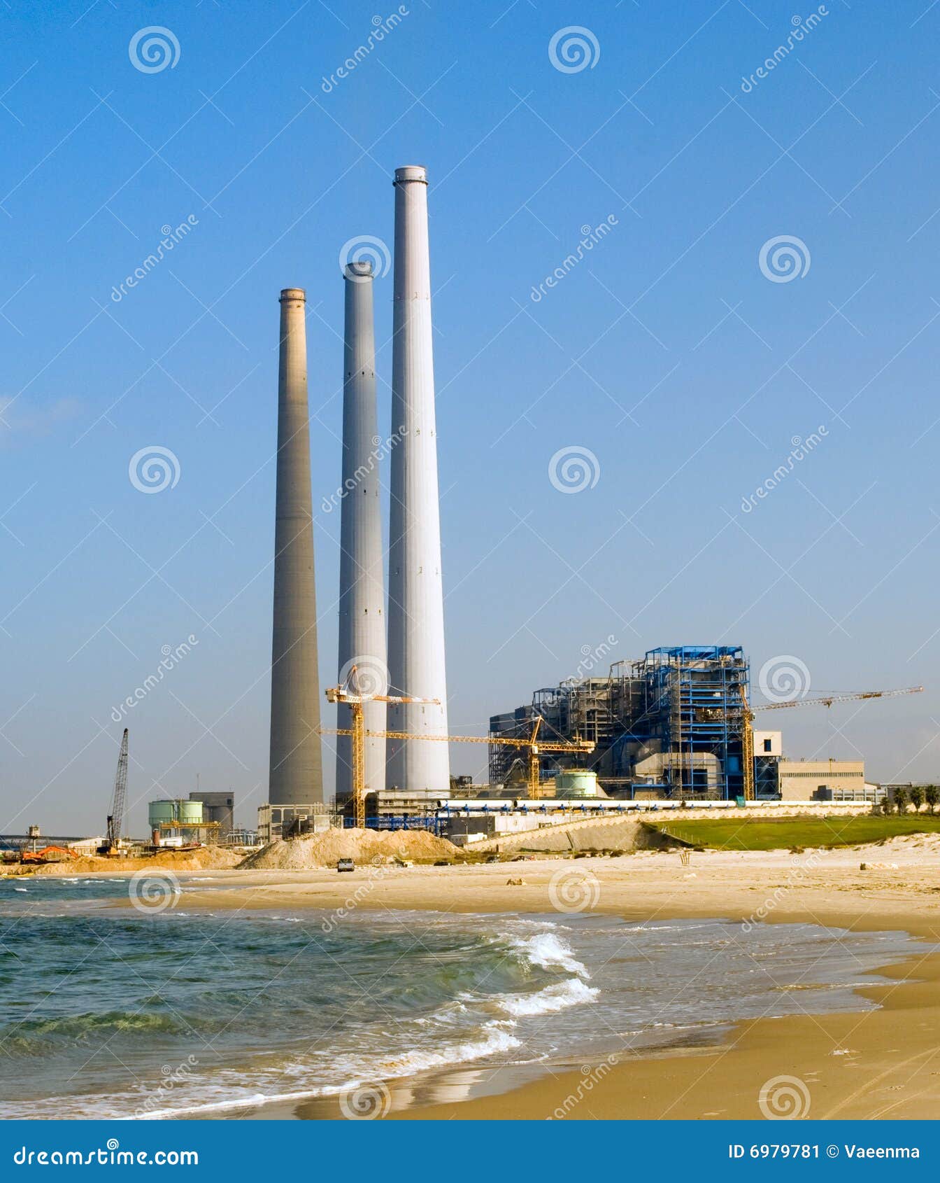 A Fossil Fueled Power Station Stock Image - Image of lifting ...