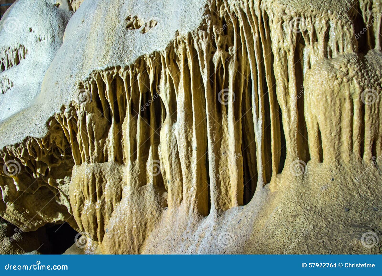 Foto Da Parede Holey Na Caverna Foto de Stock - Imagem de cone, preto: 57922764