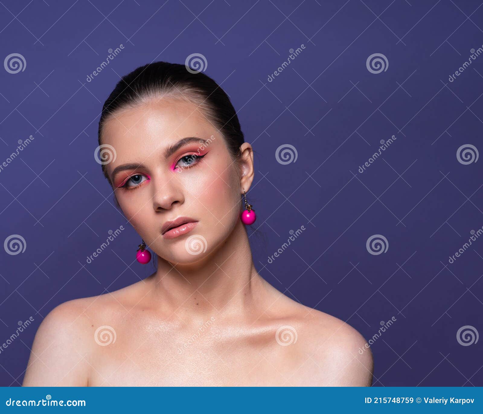 Foto De Alta Belleza De Chica Joven Sexy Con Ojos Azules Redondos