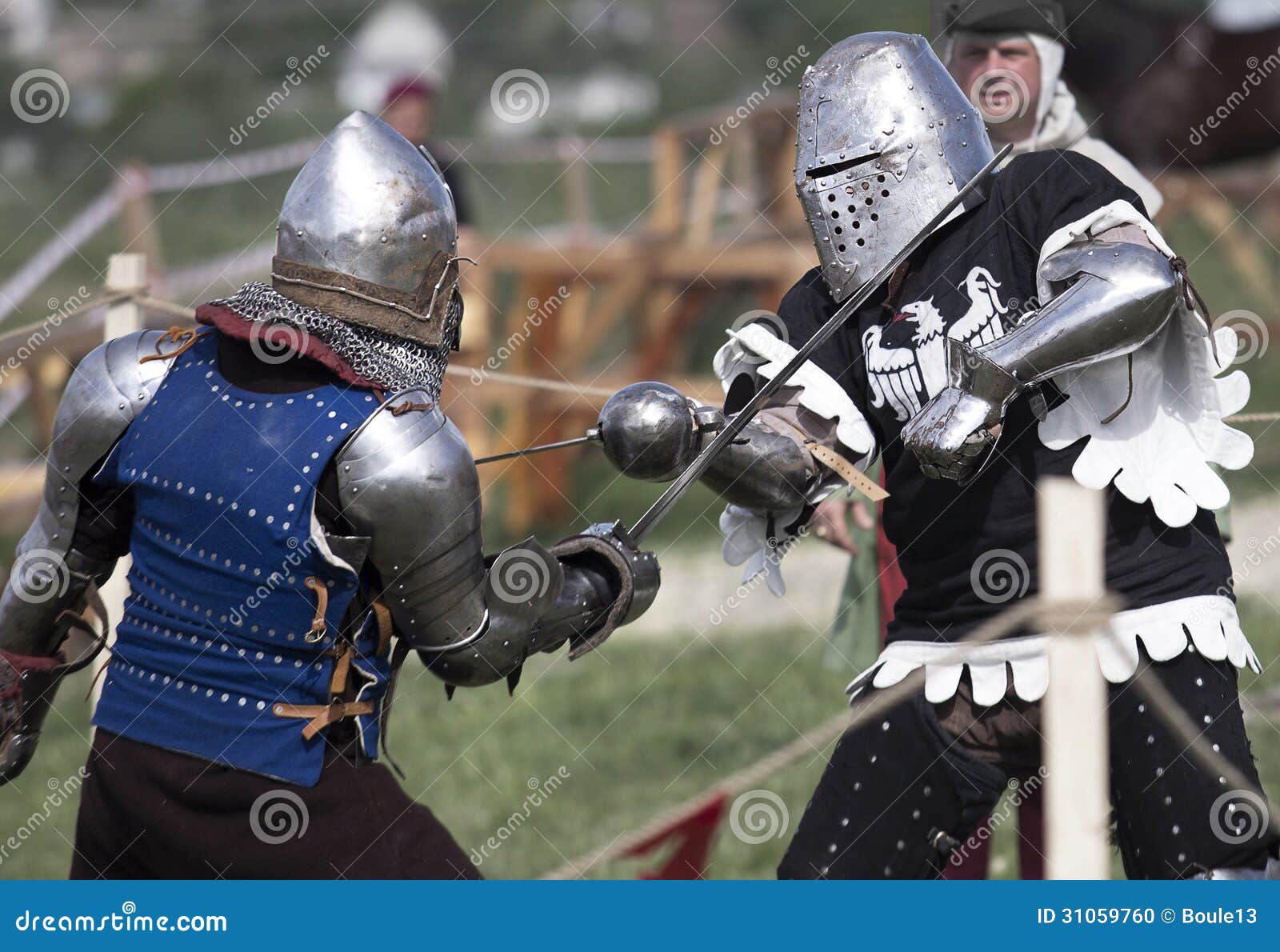 Foto Dei Cavalieri Che Combattono Fotografia Stock - Immagine di ...