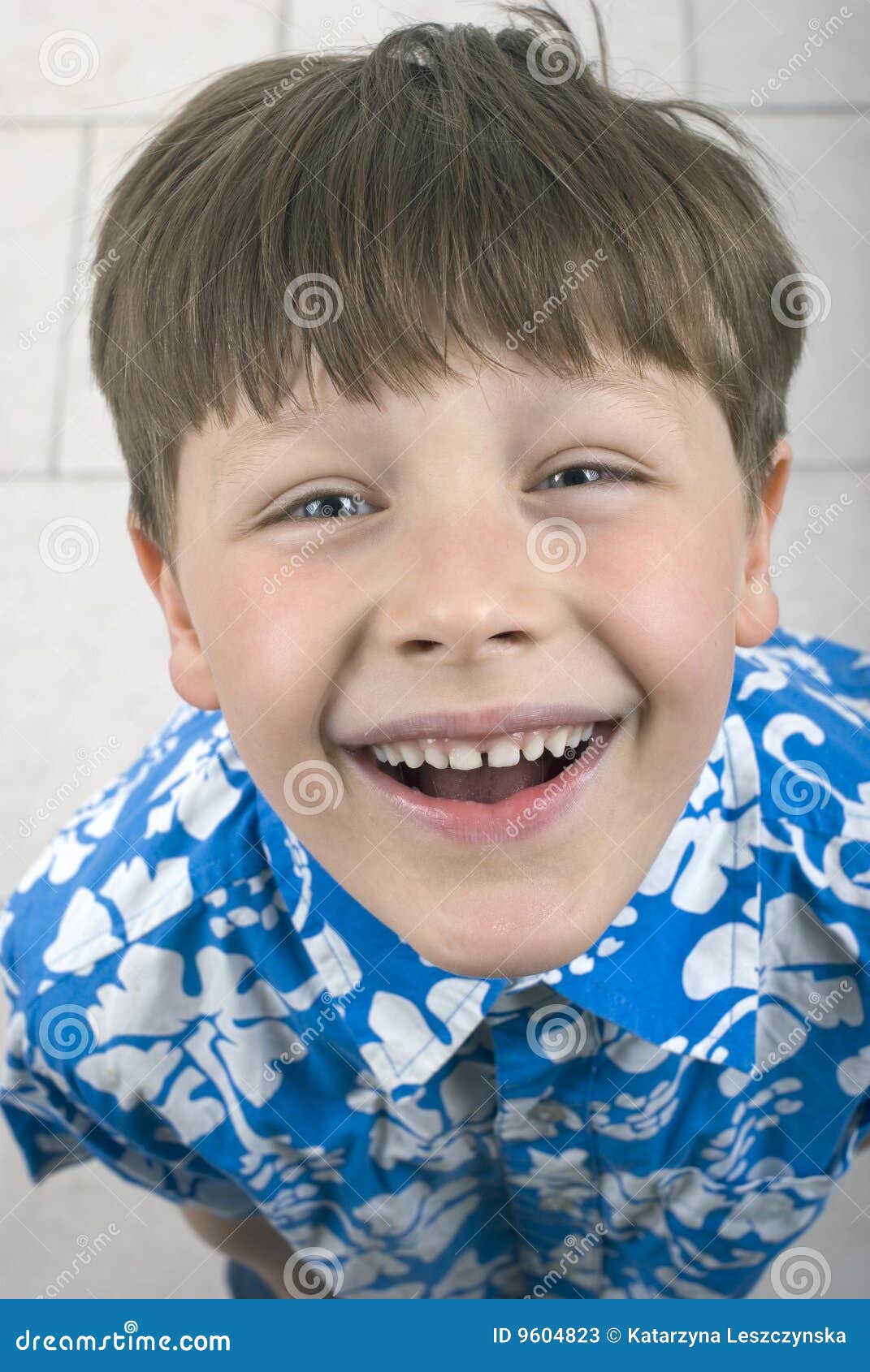 Foto del muchacho joven imagen de archivo. Imagen de muchacho - 9604823