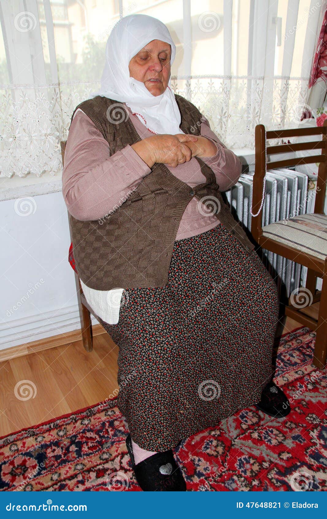 Foto Van Het Bidden Van Turkse Vrouw Stock Afbeelding - Image of moslim ...