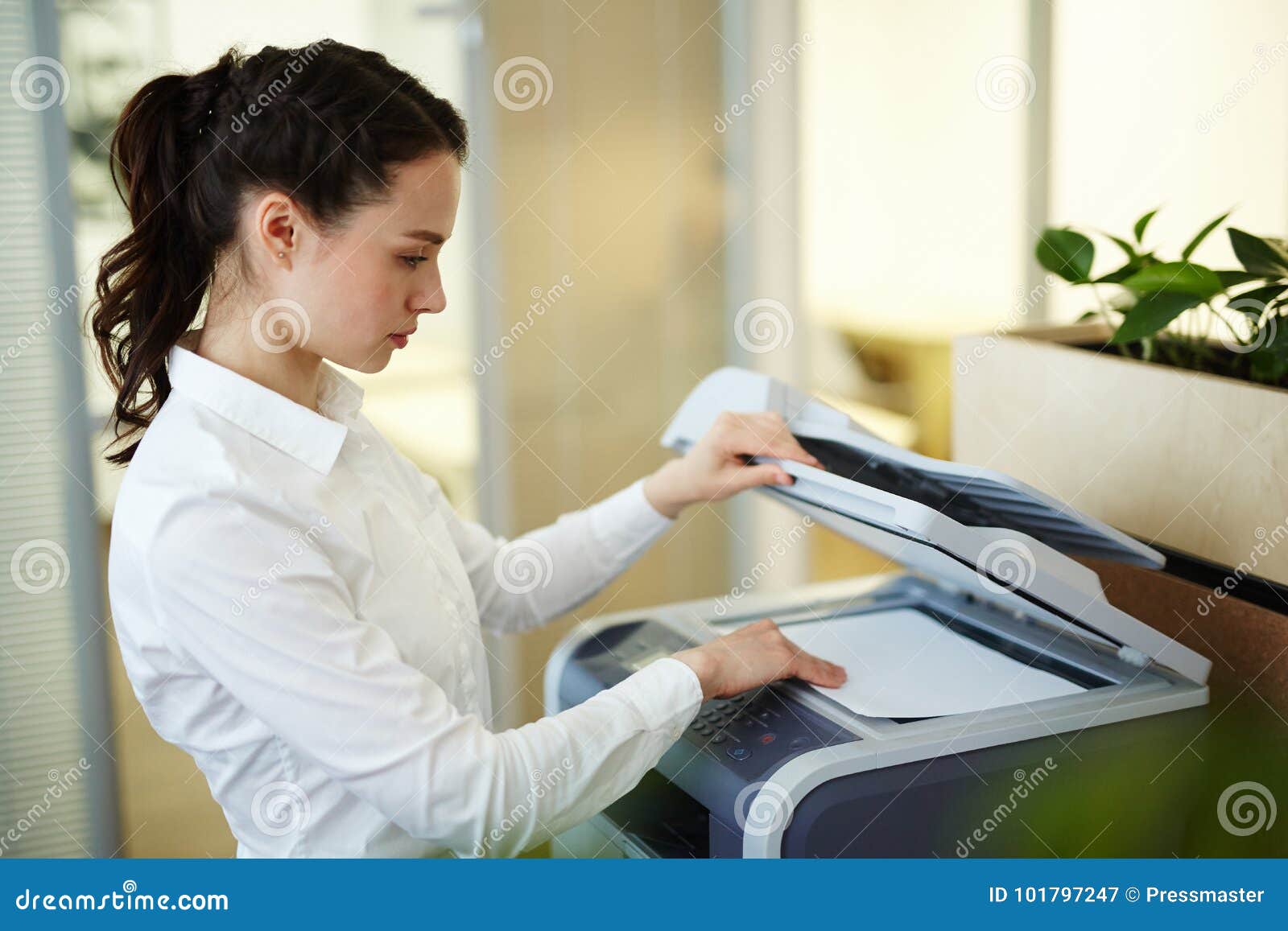 Fotocopia imagen de archivo. Imagen de funcionamiento - 101797247