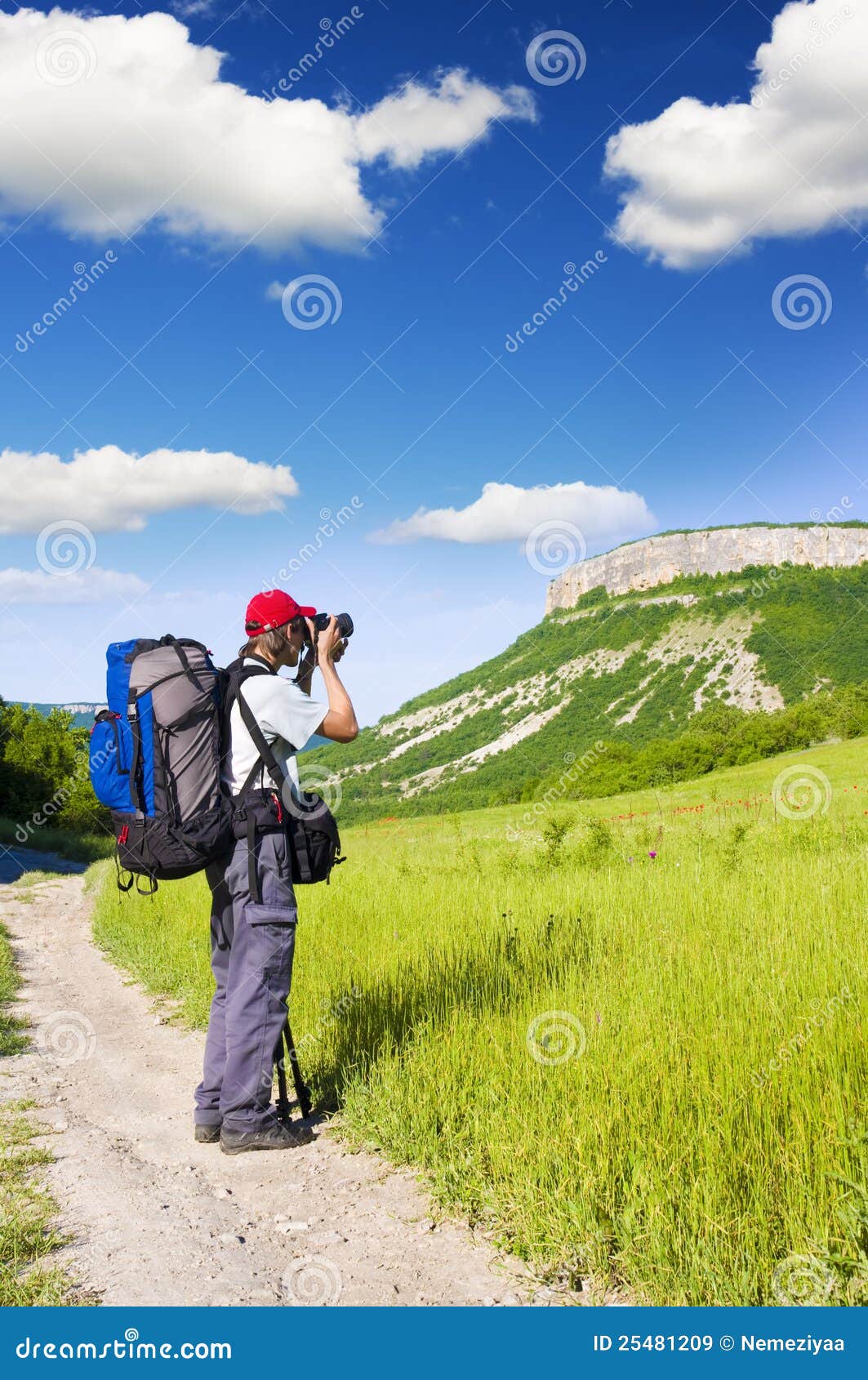 Fotograaf Met Camera in Bergen Stock Afbeelding - Image of landschap ...