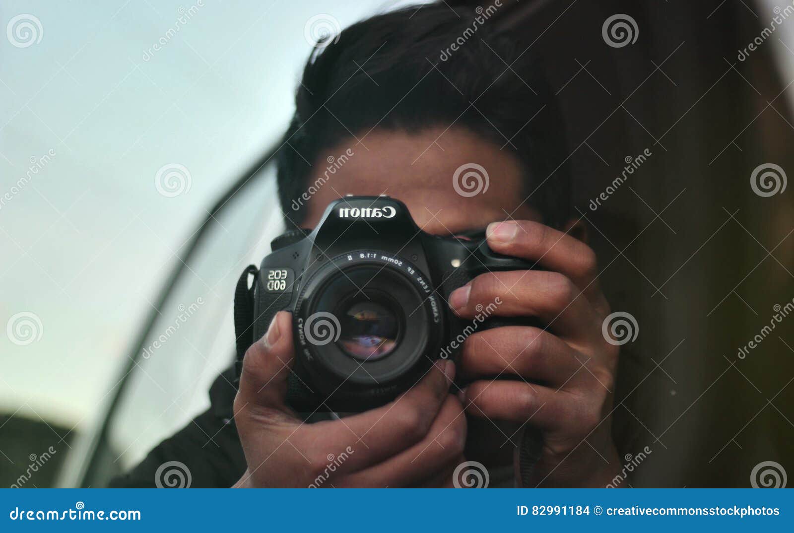 Fotograf Med Den Canon Kameran Bild. Bild: 82991184