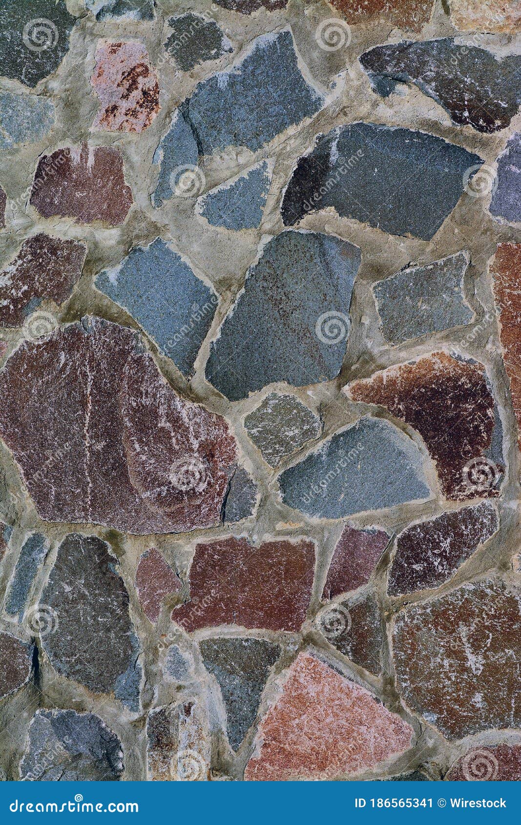 Fotografia Vertical De Uma Parede De Pedra Angular Colorida Imagem de ...