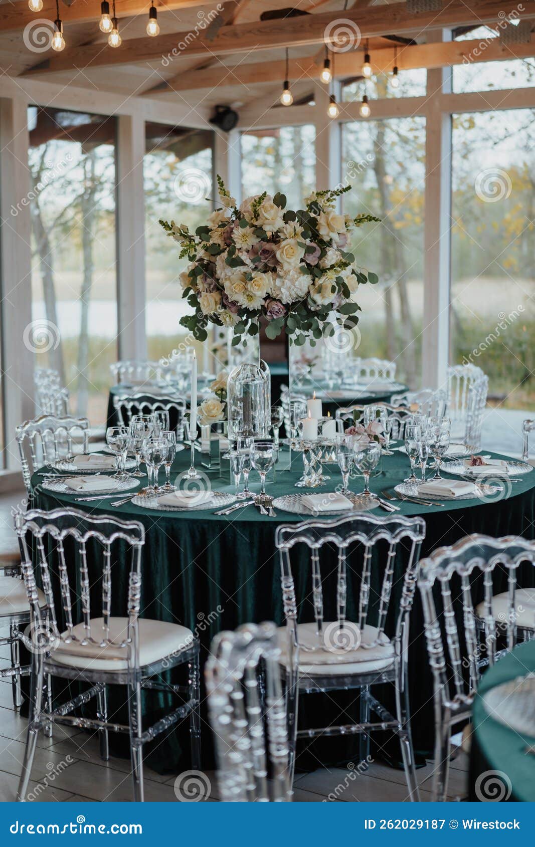 Fotografia Vertical De Uma Tabela De Eventos Concebida E Organizada ...