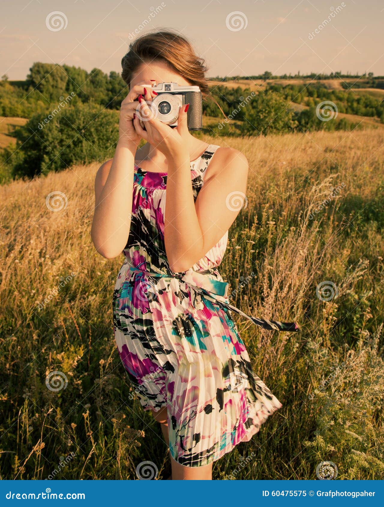 Fotografo della ragazza immagine stock. Immagine di fotographia - 60475575