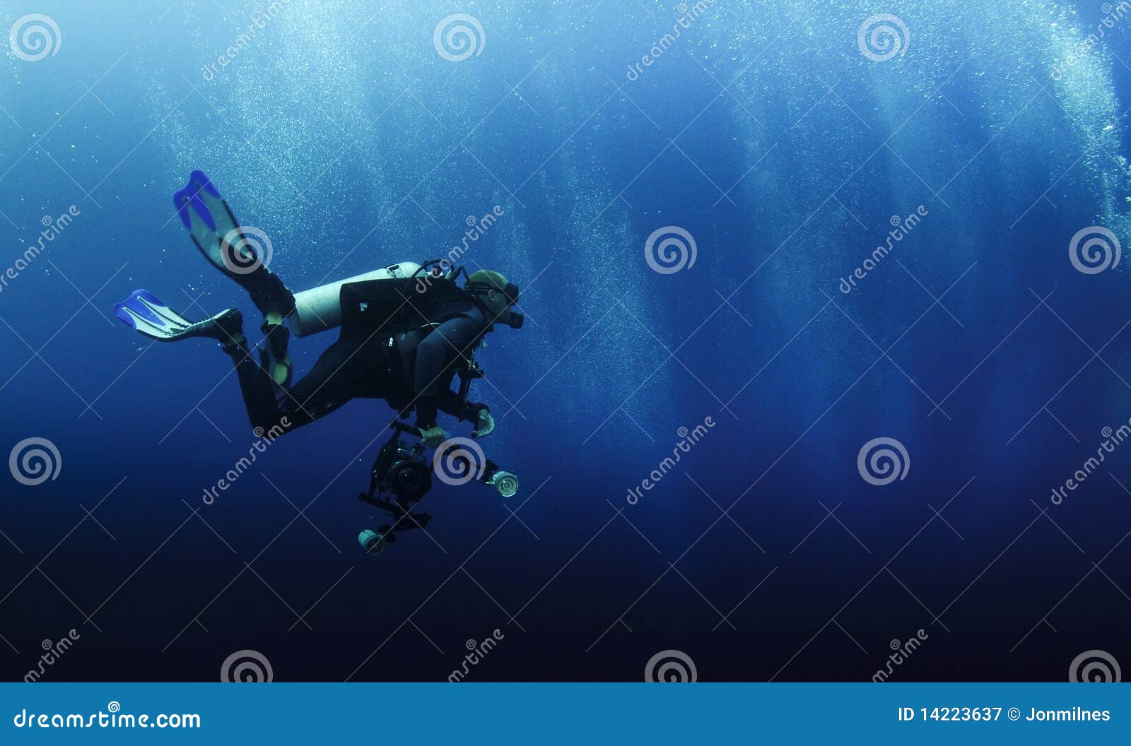 Fotografo subacqueo immagine stock. Immagine di acqua - 14223637