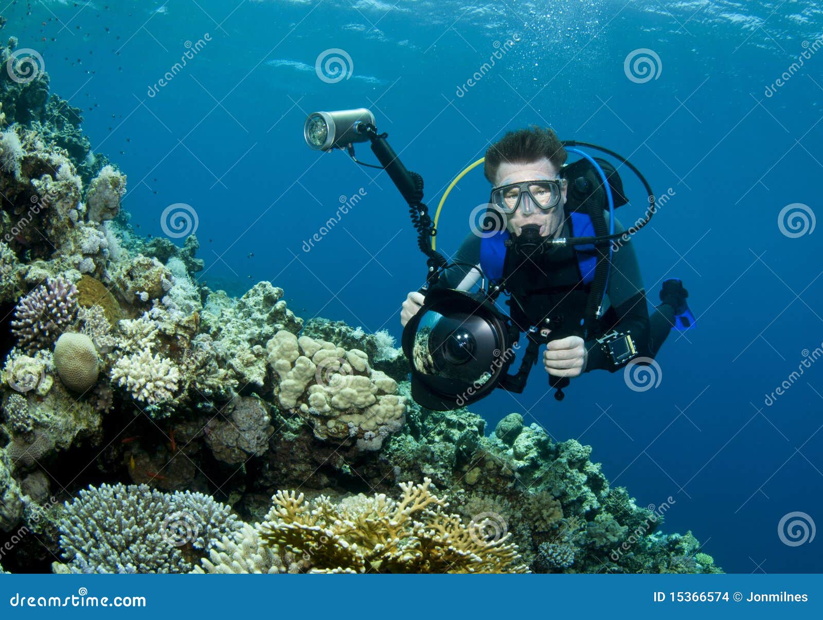 Fotografo subacqueo fotografia stock. Immagine di divertimento - 15366574