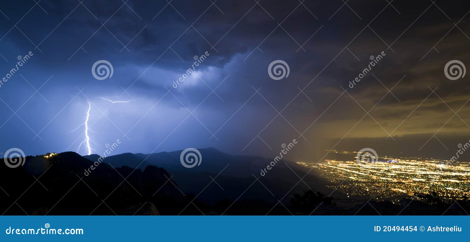 Foudre photo stock. Image du intense, météorologie, ville - 20494454