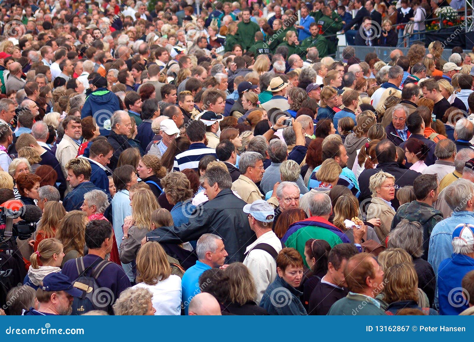 Foule photographie éditorial. Image du festival, hommes - 13162867