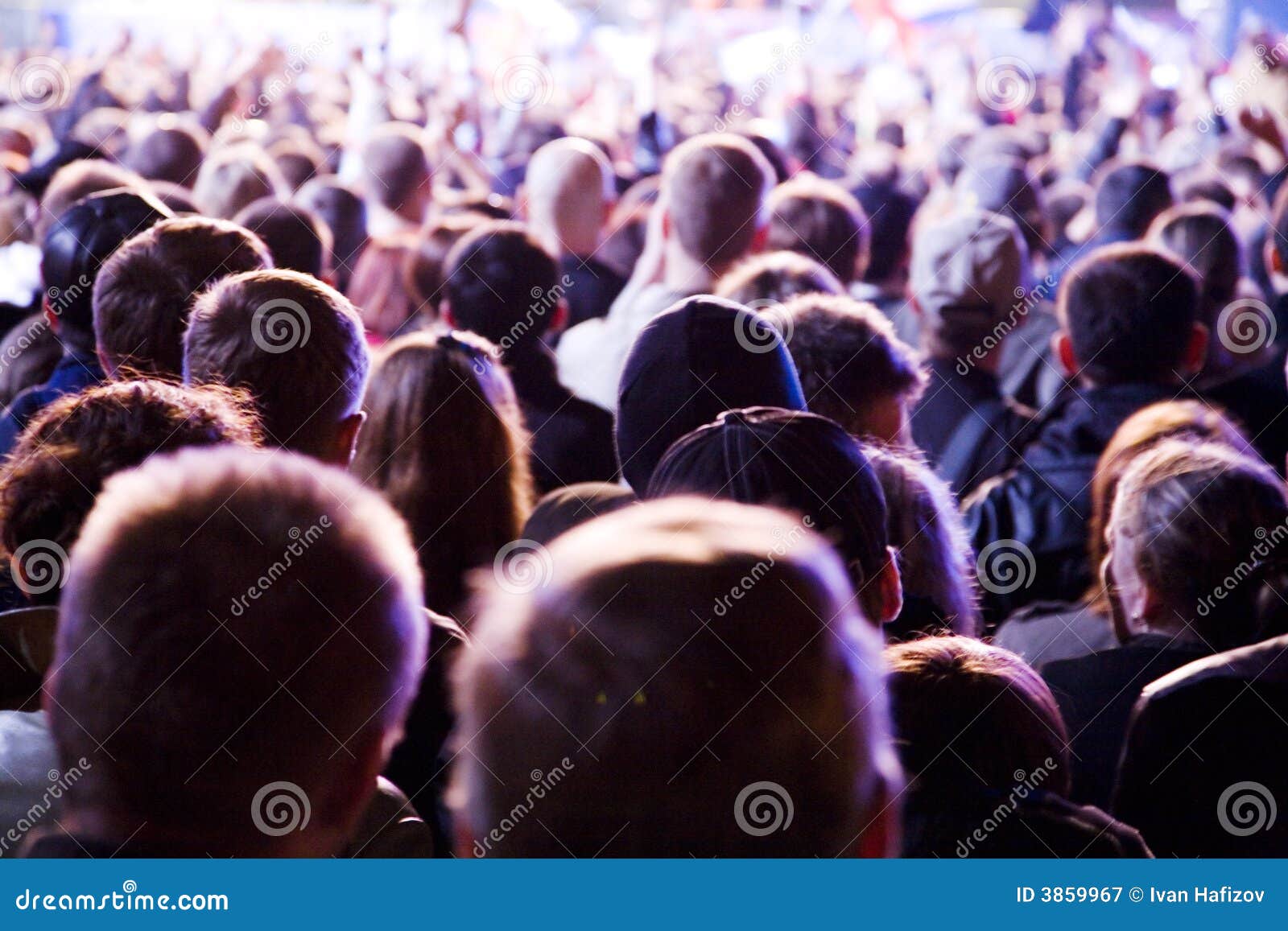 Foule image stock. Image du allumé, divertissement, culture - 3859967