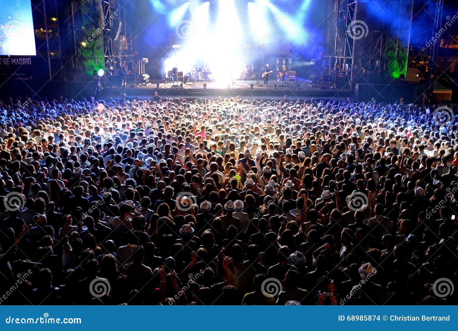 Foule Dans Un Concert Au Festival De Dcode Image stock éditorial ...