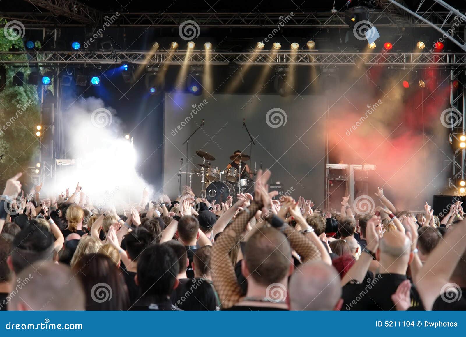 Foule de concert photo stock. Image du fort, exécutez - 5211104
