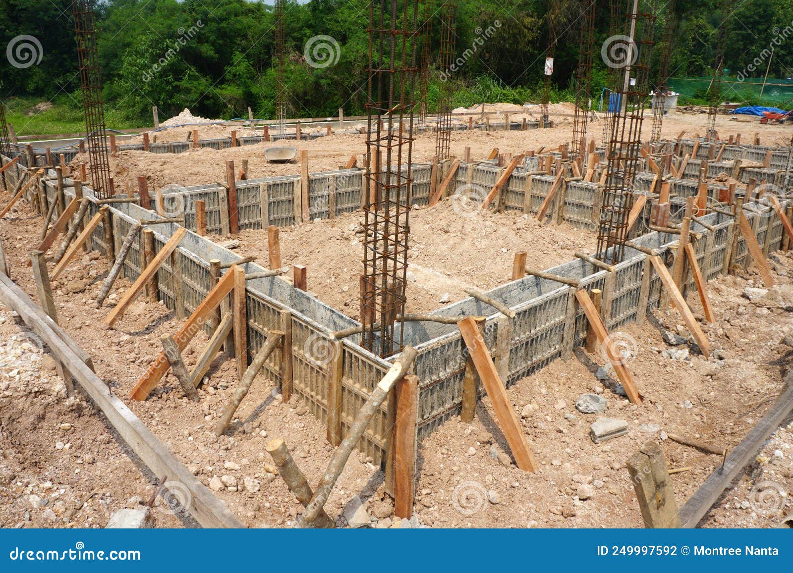 The Framework of the Ground Beam Reinforced Concrete for Foundation ...