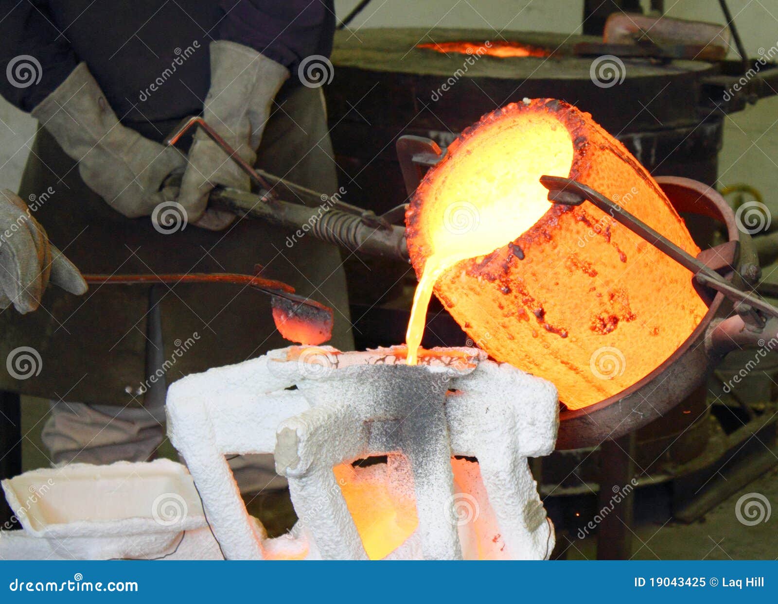 Foundry Molten Metal Pour stock image. Image of burn - 19043425